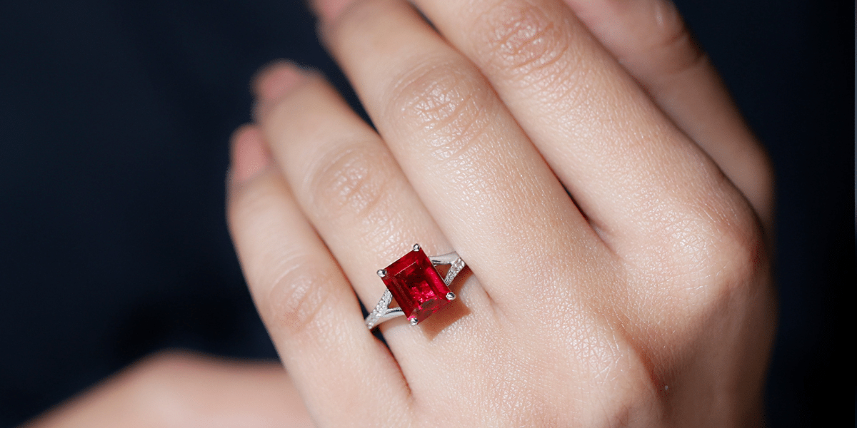 Eternal Elegance: Rosec Jewels' Engagement Rings for Life